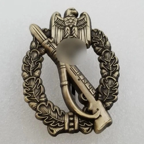 GERMAN WW2 WAR Eagle w/ Rifle Pin Brooch Badge £26.78 - PicClick UK