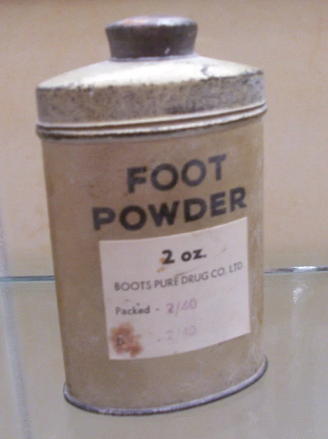 ORIGINAL BRITISH ARMY WW2 FOOT POWDER 1940 DATED - TIN WITH CONTENT ...