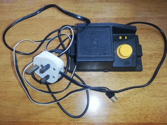 HORNBY MODEL TRAIN R921 POWER SPEED CONTROLLER / TRANSFORMER. As Seen ...