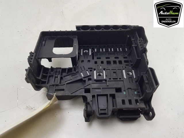 BOITIER FUSIBLES FUSE BOX Opel Corsa E Hatchback 1.4 16V (B14XEL) 2015 ...
