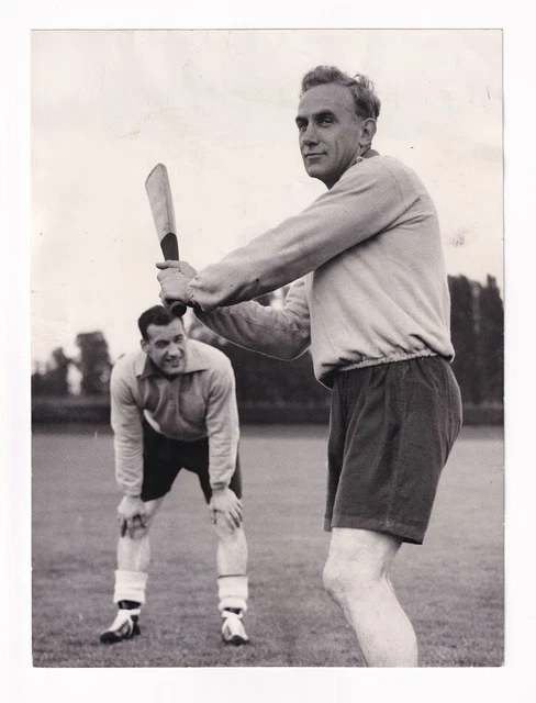 ENGLAND FOOTBALL TEAM Billy Wright Nat Lofthouse Press Photo June 1954 ...