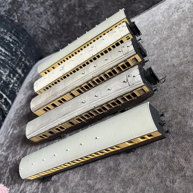 X5 KIT BUILT Coaches OO Gauge £10.80 - PicClick UK