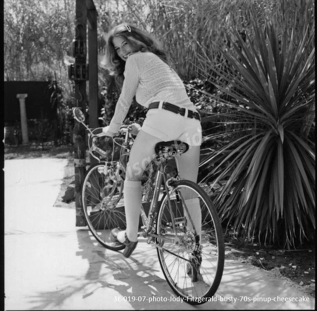 113-3C-019-07-PHOTO-JODY-FITZGERALD-BUSTY-70S-PINUP-CHEESECAKE VINTAGE ...