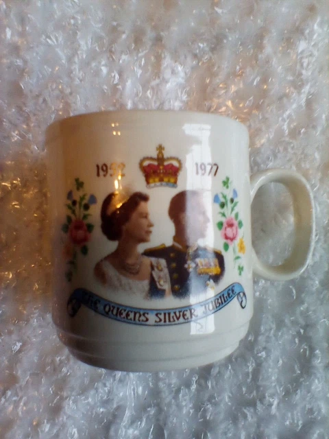QUEEN ELIZABETH SILVER jubilee mug 1952-1977 £9.04 - PicClick UK