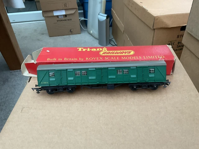 TRIANG RAILWAYS R226 SR Utility Van S.2355.S OO Box Has Minor Marks £17 ...