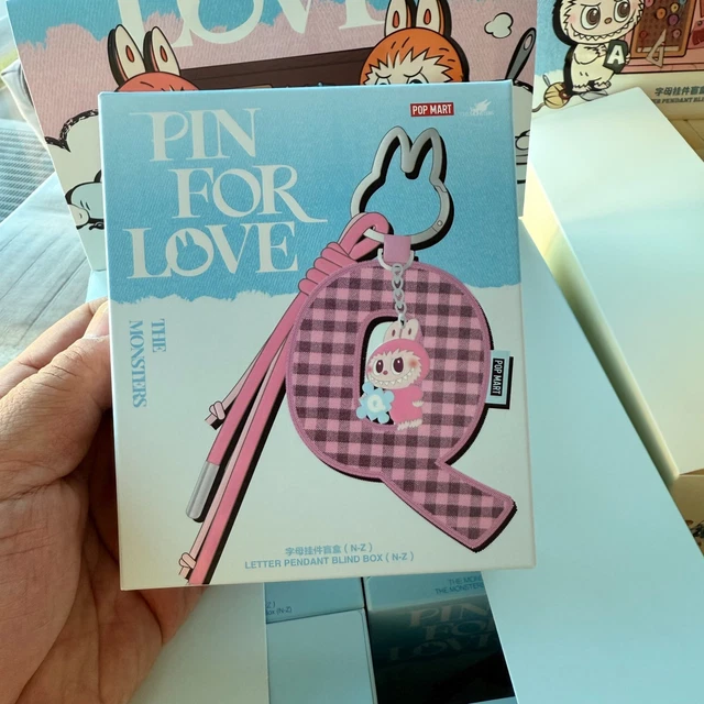 ORIGINAL POP MART Labubu Pin for Love Series Letter Pendant Blind Box Neu (N-Z) EUR 18,00 ...