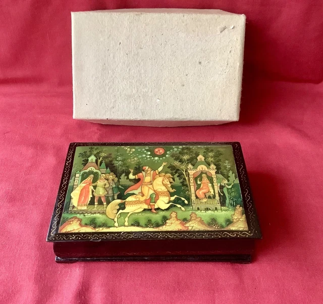 VINTAGE RUSSIAN LACQUERED Box Traditional Scene Hinged Lid Handpainted ...
