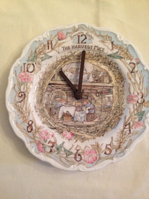 BRAMBLY HEDGE ROYAL Doulton Clock Harvest Mice Plate Wall Hanging £30. ...