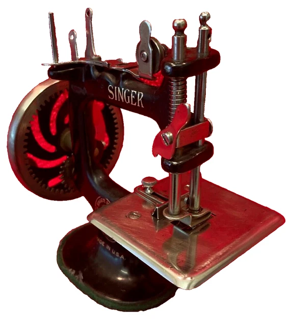 ANTIQUE SEWING MACHINE. Singer Model 20 Miniature 1910 VGC. #68 £325.00 ...