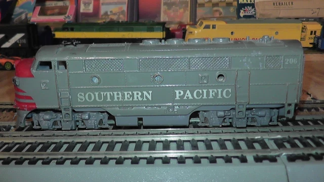 HO DIESEL LOCOMOTIVE very heavy diecast southern pacific varney sp runs ...