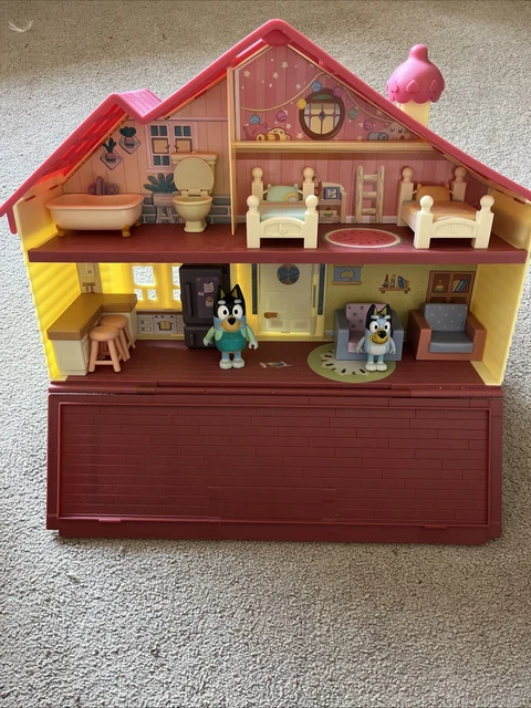 BLUEY HELA FAMILY Home + Bluey & Dad Figures & 8 Accessories - VGC £34. ...