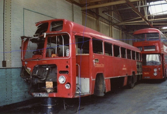 COLOUR BUS PHOTO Of A Midland Red Photograph 5705 Picture Bmmo Saloon ...