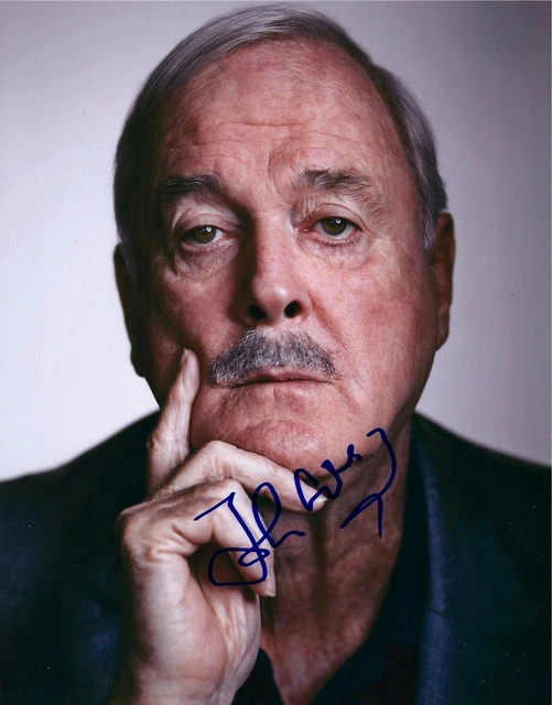 PHOTO SIGNÉE DE John Cleese 8X10 - Monty Python, 007 EUR 315,12 ...