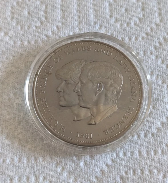 THE PRINCE OF Wales And Lady Diana Spencer 1981 HRH Commemorative Crown ...