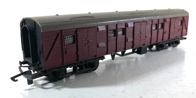 TRI-ANG TT GAUGE S224S Maroon BR Bogie GUV Parcels Utility Van Model ...