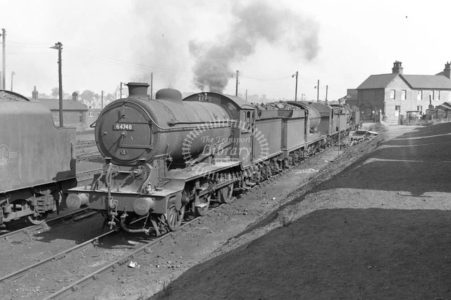 PHOTO BR BRITISH Railways Steam Locomotive Class J39 64748 York shed ...