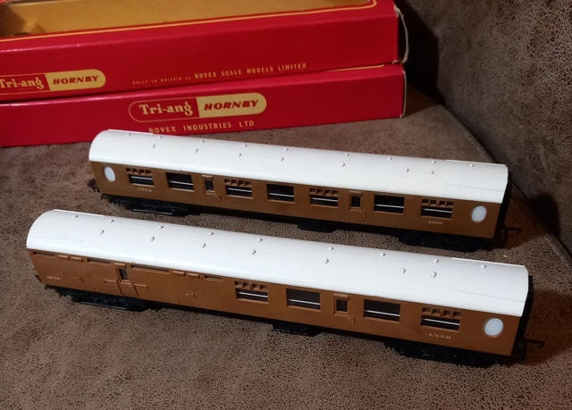 X2 HORNBY OO Gauge LNER Teak Coaches Full 1010 & Brake Third 1870, VGC ...