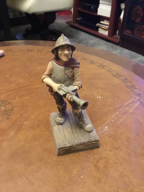 TERRY PRATCHETT DISCWORLD Clarecraft DW54 Captain Samuel Vimes £47.00 ...