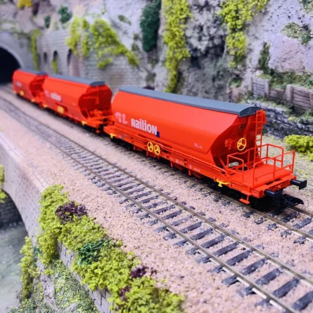 COFFRET DE 3 wagons à déchargement automatique Tanoos 896, DB AG, Ep V ...