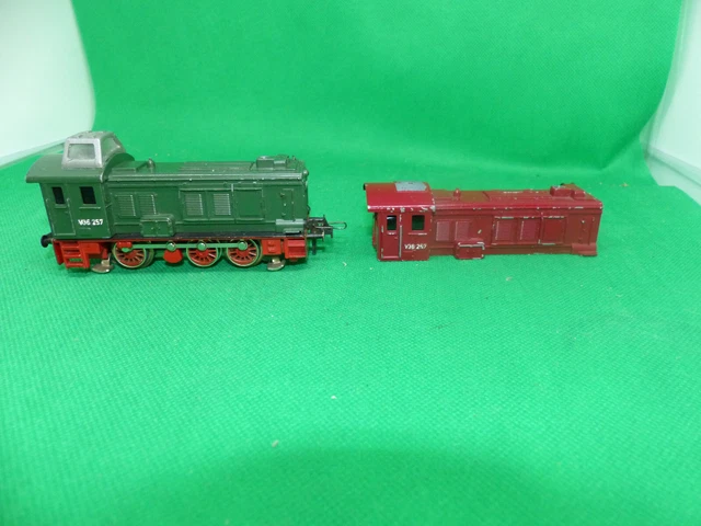 TRIX EXPRESS H0 Diesellok mit Kanzel der DB V 36 grün + rotes Gehäuse ...