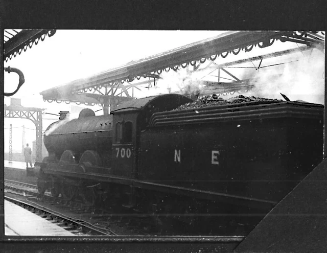LNER - C6 Class 4-4-2 - No. 700 @ Newcastle - 1945 - Vintage Image ...