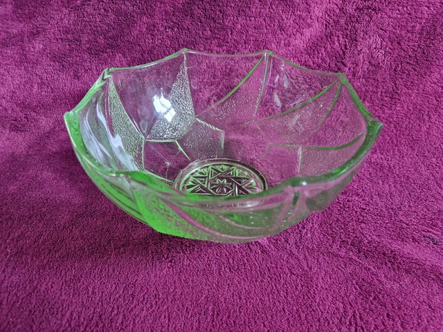 VINTAGE SOWERBY ART Deco Elegant Green Glass Bowl Patterned Design £14. ...