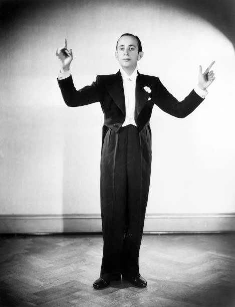 SAXOPHONIST AND DANCE Band Leader Harry Roy Conducting 1933 Old Photo ...