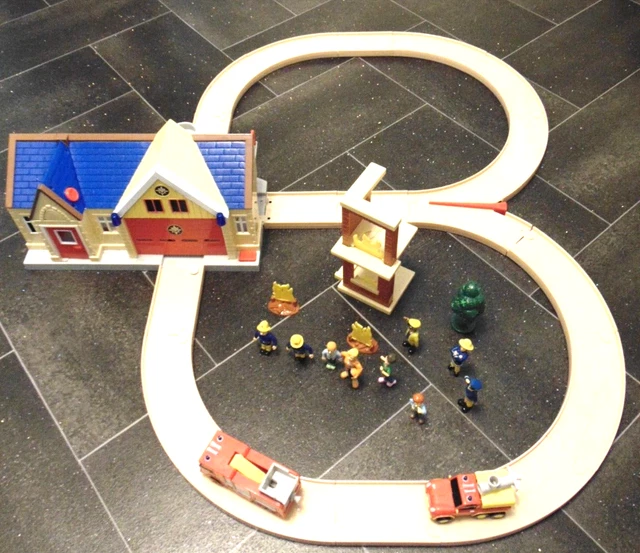 FIREMAN SAM SNAP Trax And Fire Station With 9 Figures £12.99 - PicClick UK