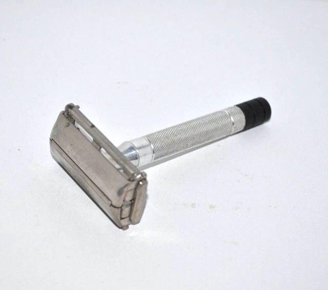VINTAGE 1951 GILLETTE Black Tip Razor date Code W4 - Non-Adjustable $15 ...