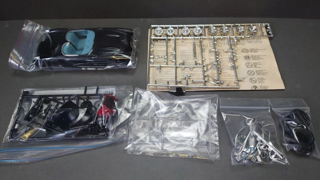 MONOGRAM 1957 CORVETTE Started - 1/24 Scale Model Kit Collection Lot £ ...
