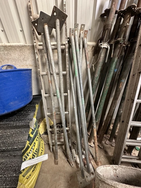 HERAS FENCING SUPPORT Stays, Clips And Feet Used £10.78 - PicClick UK