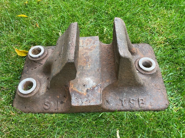 ANTIQUE VINTAGE CAST Iron Railway Track Sleeper Chair LNE c1930’s £60. ...