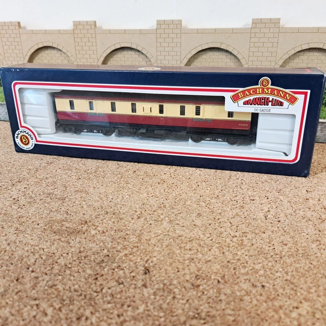 BACHMANN OO GAUGE 34-326 50Ft. PARCEL VAN CRIMSON / CREAM M31319M FREE ...