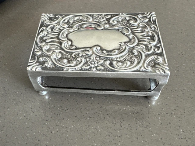 ANTIQUE COLLECTIBLE HALLMARKED Silver 1901 Matchbox Cover / Holder £5. ...