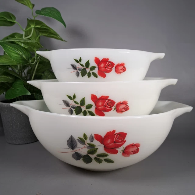 VINTAGE JAJ PYREX red rose set nesting Cinderella bowls mixing red ...
