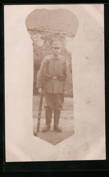 FOTO-AK SOLDAT MIT Pickelhaube und Karabiner EUR 7,00 - PicClick DE