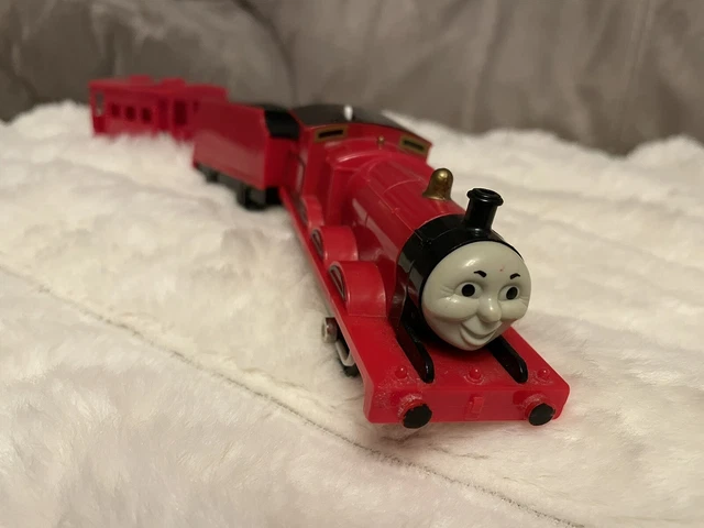THOMAS THE TANK Engine Train - Road & Rail - James + 2 Carriages - VGC ...