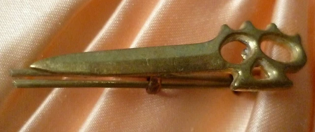 50-52 COMMANDO MIDDLE East Death Head Badge All Brass 2 Lugs ANTIQUE ...