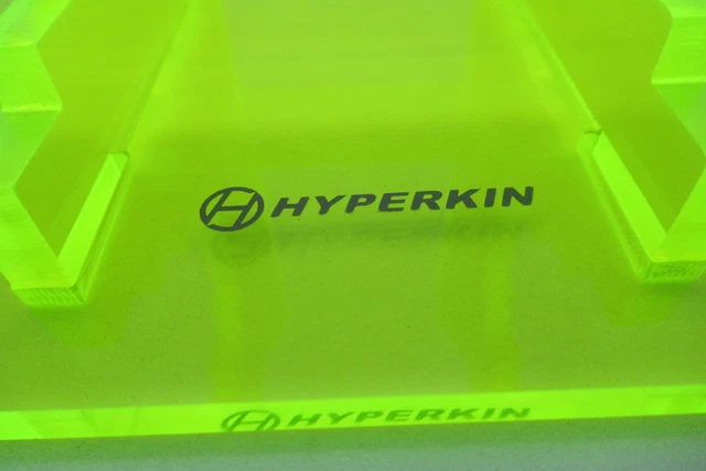 HYPERKIN RETRO PIXEL Art Universal Controller Stand - Fluoroscent ...