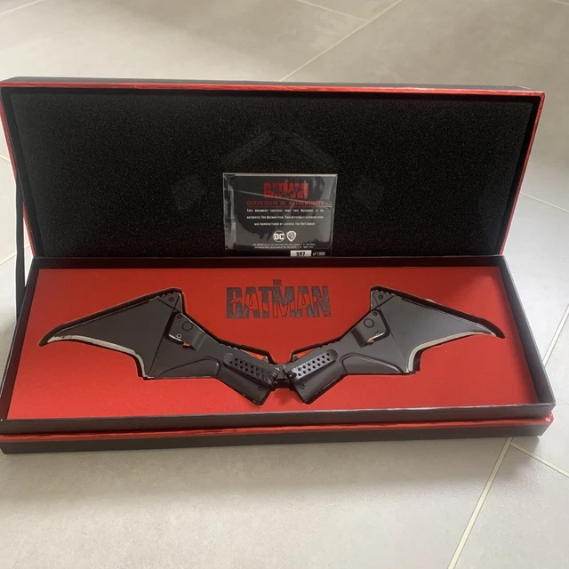 THE BATMAN LIMITED Edition Chest Armor Glyph 1:1 Prop Rep Batarang ...