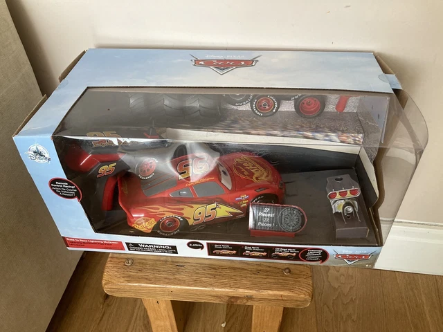 DISNEY PIXAR CARS Lightning McQueen Build-to-Race Remote Car + COMPLETE ...