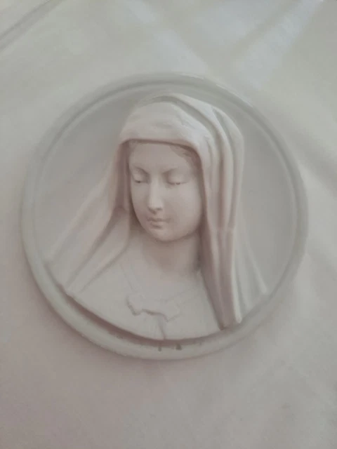 MÉDAILLON FIGURANT LA Sainte Vierge Marie Porcelaine Blanche Biscuit ...