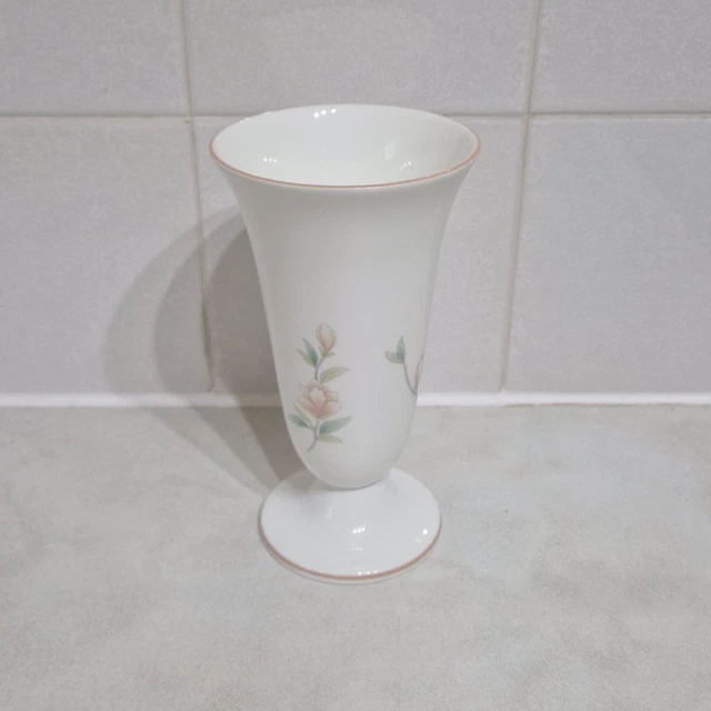 WEDGWOOD MELANIE TRUMPET Vase Bone China Vintage Excellent Condition £ ...
