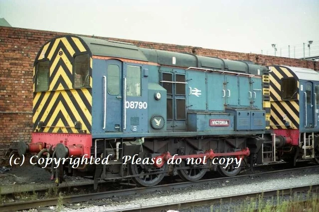 35MM COLOUR NEGATIVE DIESEL RAILWAY CLASS 08 SHUNTER 08790 LONGSIGHT £2 ...
