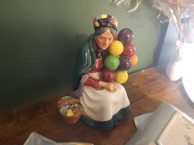 VINTAGE ROYAL DOULTON Figure The Old Balloon Seller HN1315 Lady Ceramic ...
