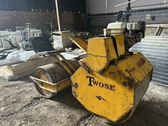 TWOSE TWIN DRUM Ride on Cricket / Bowling Greens Roller £450.00 ...