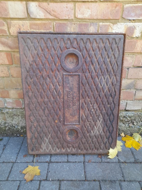 CAST IRON MANHOLE Inspection Drain Cover And Frame 658mm x 510mm £99.99 ...