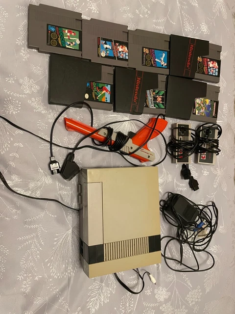 NINTENDO ENTERTAINMENT SYSTEM. NES. Plus 7 games and duck hunt ...