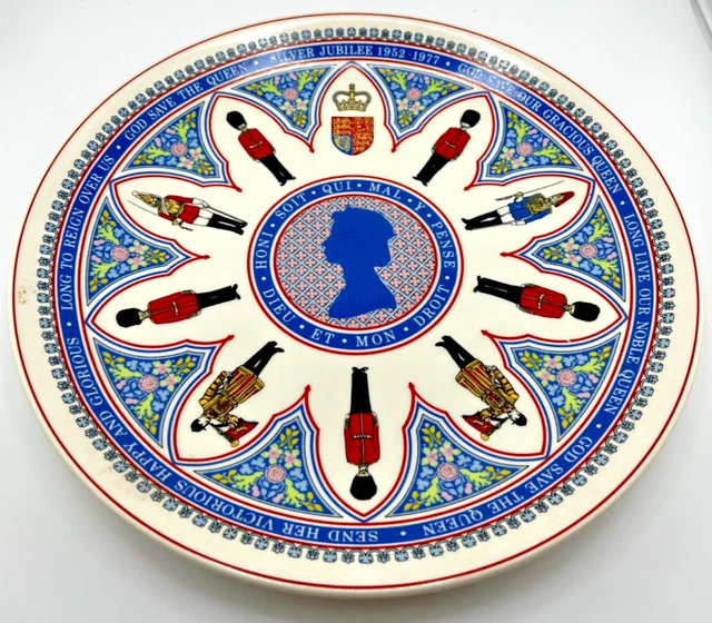 ASSIETTE JUBILÉ ARGENT Wedgwood reine Elizabeth II 1977 11,5 cm vert profond EUR 185,46 ...