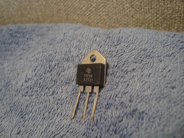 AMPLIFICATEUR D'INSTRUMENT TRANSISTOR TIP34 PNP TEXAS puce intégrée ...